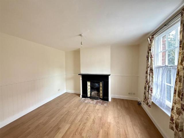 4 bedroom terraced house to rent
