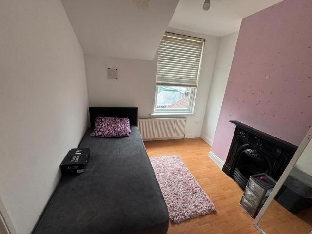 4 bedroom terraced house to rent