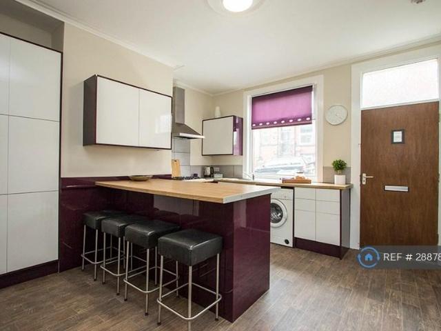 4 bedroom terraced house to rent