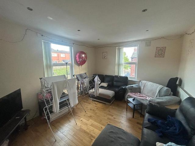 4 bedroom terraced house to rent
