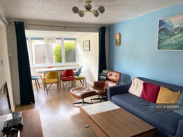 4 bedroom terraced house to rent
