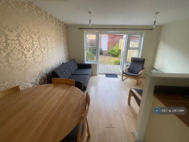 4 bedroom terraced house to rent