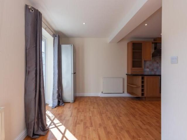 4 bedroom terraced house to rent