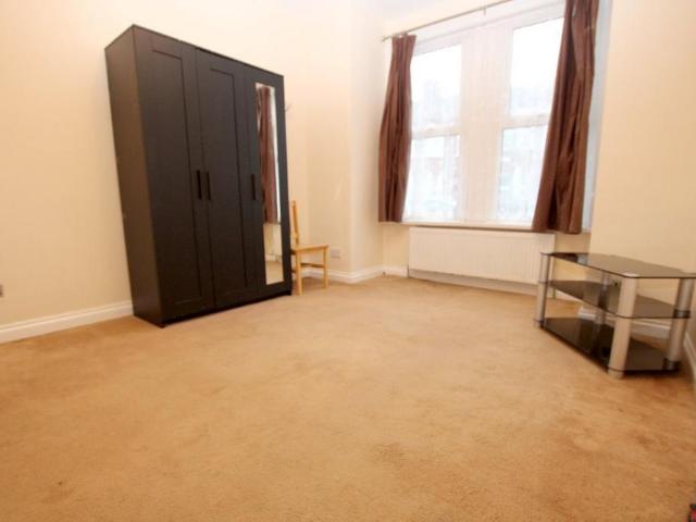 4 bedroom terraced house to rent