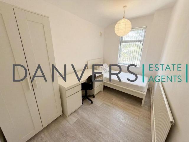 4 bedroom terraced house to rent