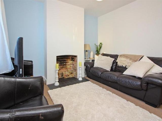 4 bedroom terraced house to rent