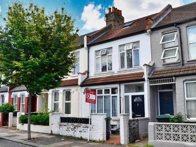 4 bedroom terraced house to rent