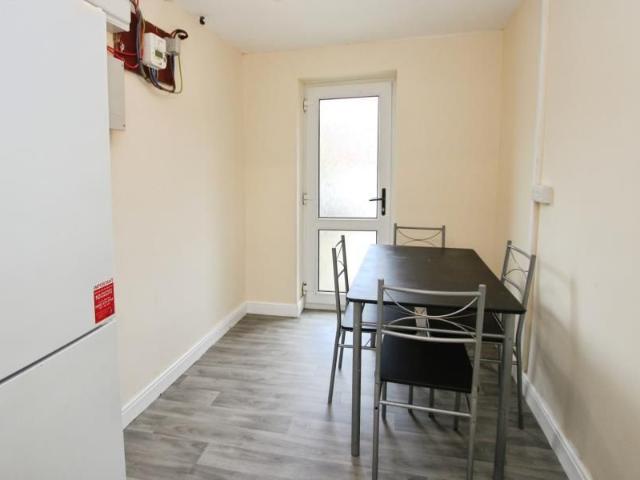 4 bedroom terraced house to rent