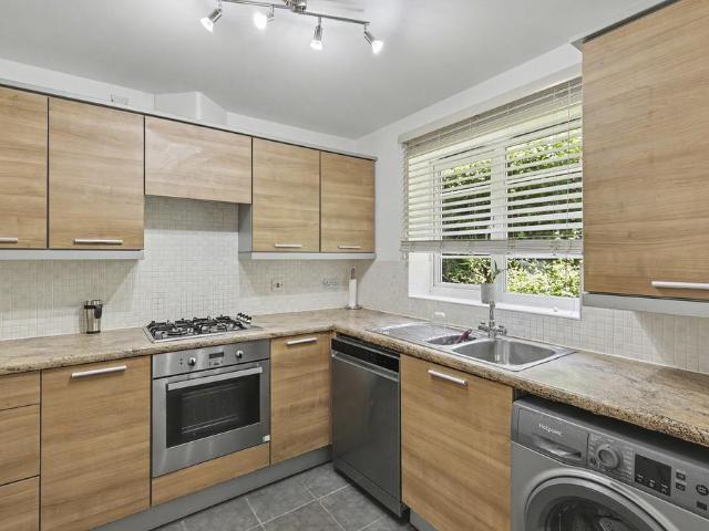4 bedroom terraced house to rent