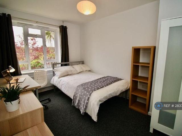 4 bedroom terraced house to rent