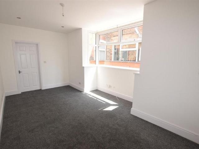 4 bedroom terraced house to rent
