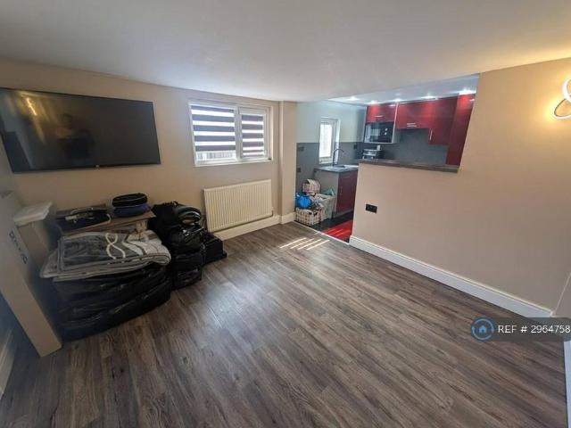 4 bedroom terraced house to rent