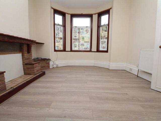 4 bedroom terraced house to rent