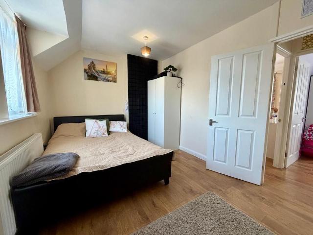 4 bedroom terraced house to rent
