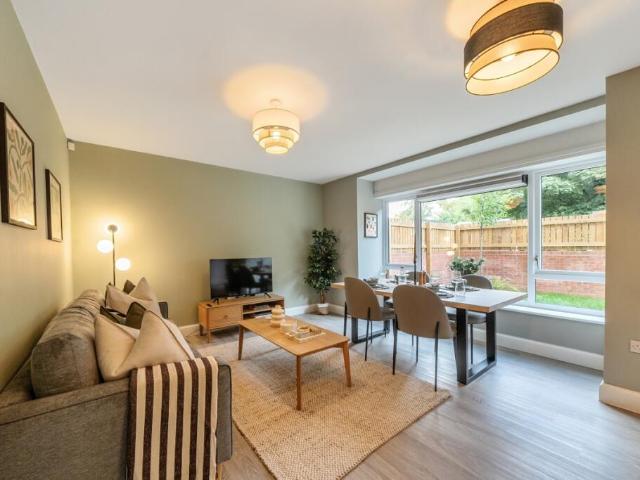 4 bedroom terraced house to rent