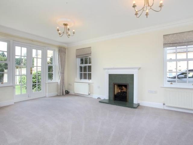 4 bedroom terraced house to rent