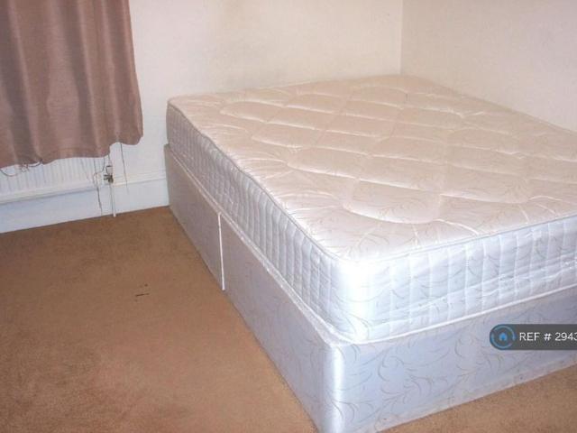 4 bedroom terraced house to rent