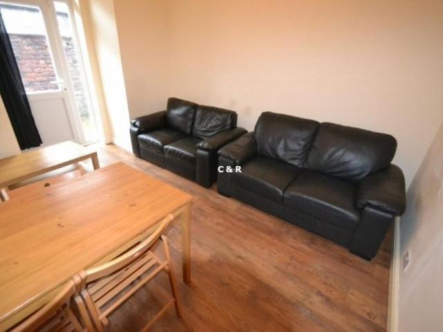 4 bedroom terraced house to rent