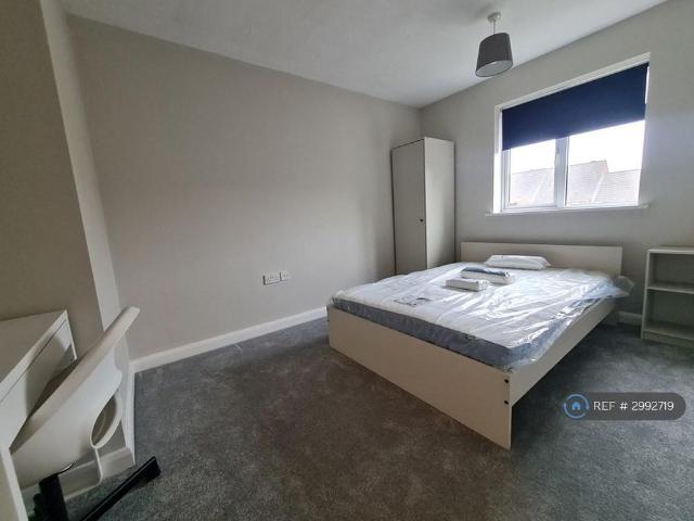 4 bedroom terraced house to rent