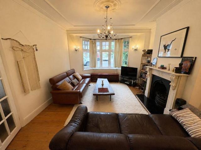 4 bedroom terraced house to rent