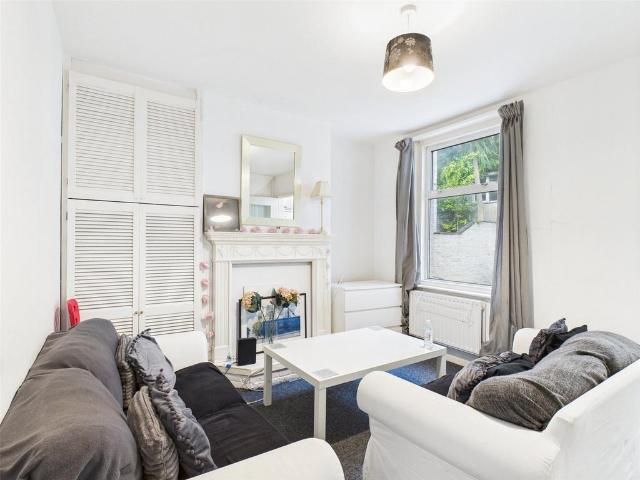 4 bedroom terraced house to rent