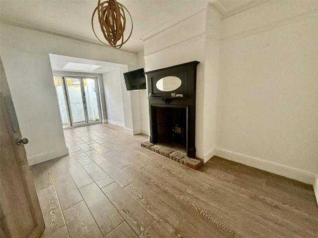 4 bedroom terraced house to rent