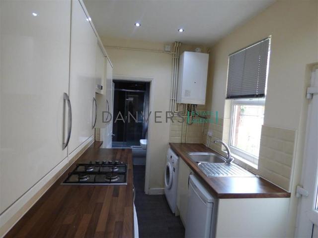 4 bedroom terraced house to rent
