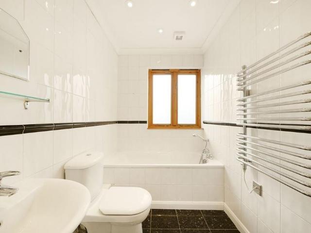 4 bedroom terraced house to rent