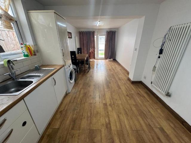4 bedroom terraced house to rent