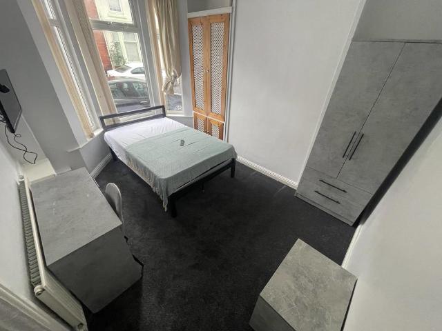 4 bedroom terraced house to rent