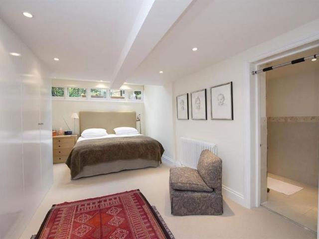 4 bedroom terraced house to rent