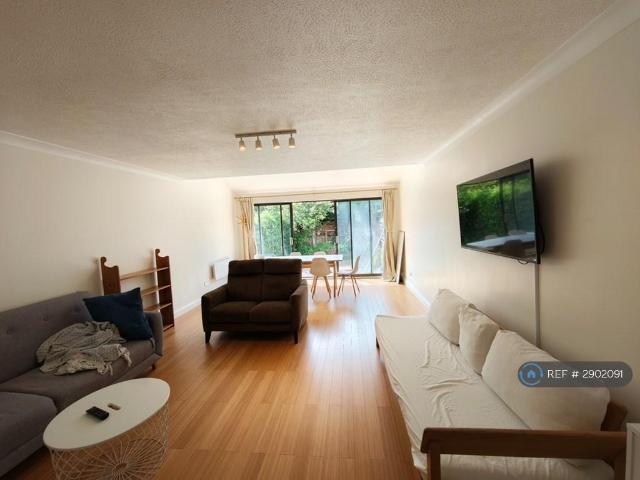 4 bedroom terraced house to rent