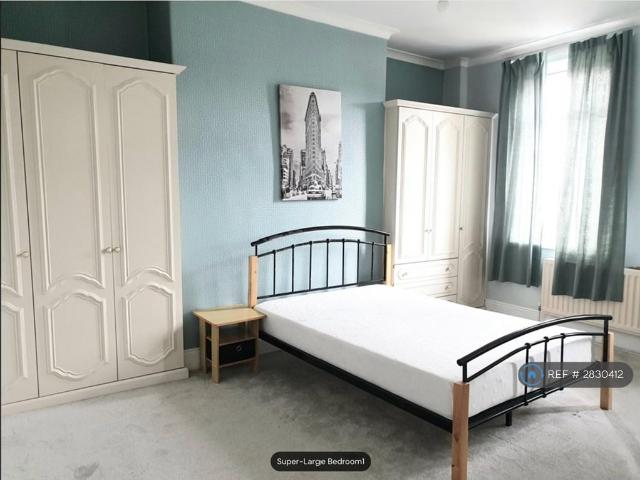 4 bedroom terraced house to rent