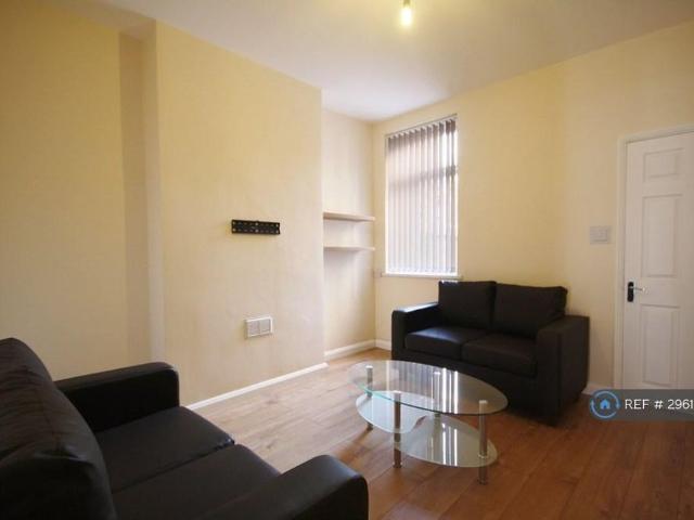 4 bedroom terraced house to rent