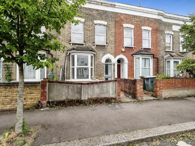 4 bedroom terraced house to rent