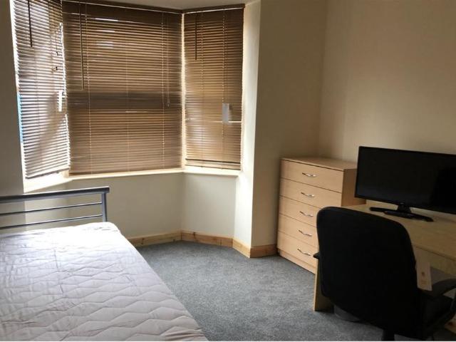 4 bedroom terraced house to rent