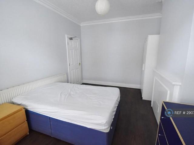 4 bedroom terraced house to rent