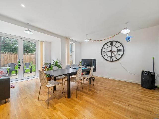 4 bedroom terraced house to rent