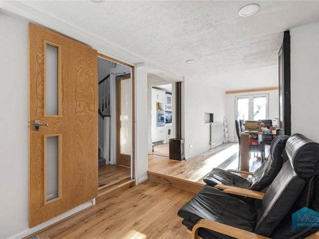 4 bedroom terraced house to rent