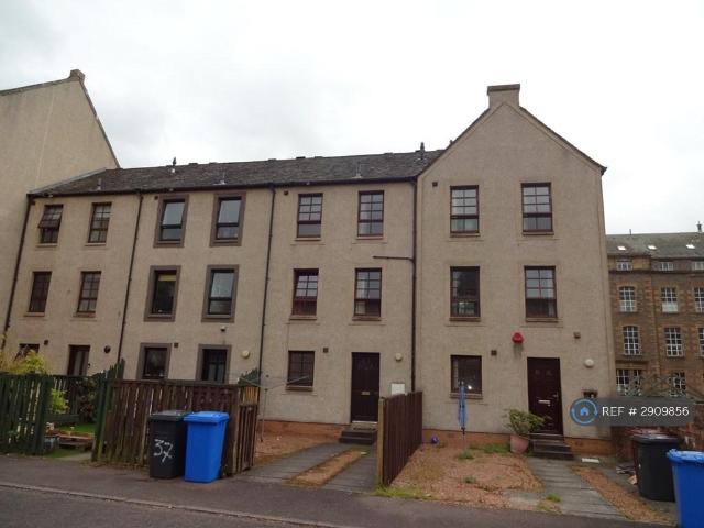 4 bedroom terraced house to rent