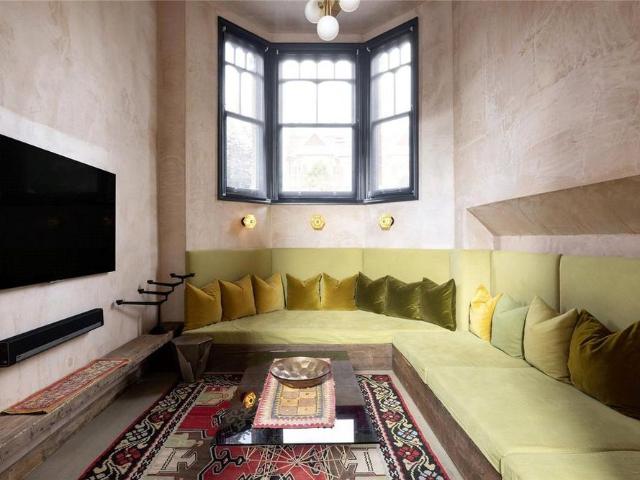 4 bedroom terraced house to rent