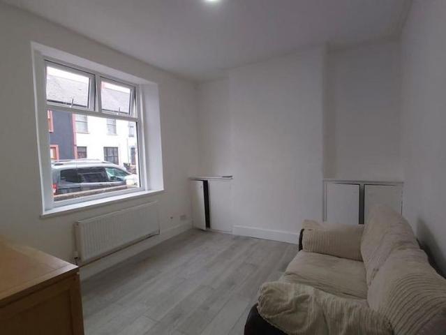 4 bedroom terraced house to rent