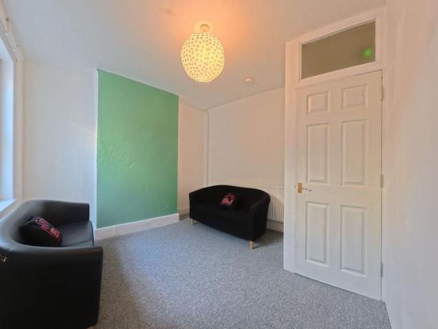 4 bedroom terraced house to rent