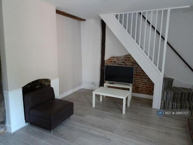 4 bedroom terraced house to rent