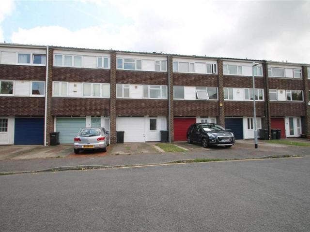 4 bedroom terraced house to rent