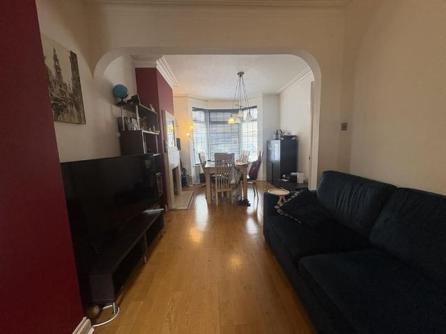 4 bedroom terraced house to rent