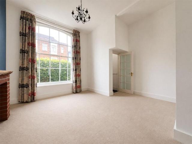 4 bedroom terraced house to rent