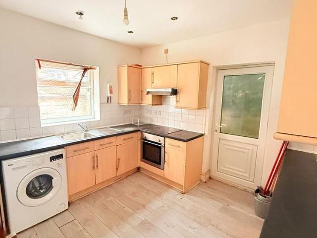 4 bedroom terraced house to rent