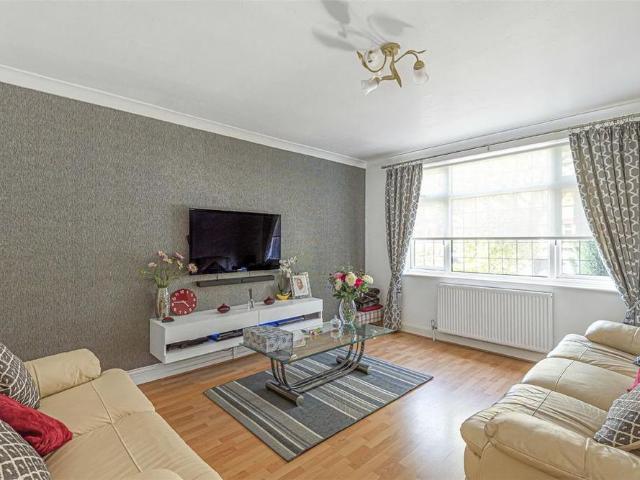 4 bedroom terraced house to rent
