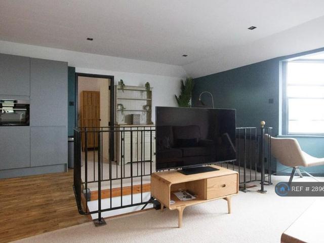 4 bedroom terraced house to rent